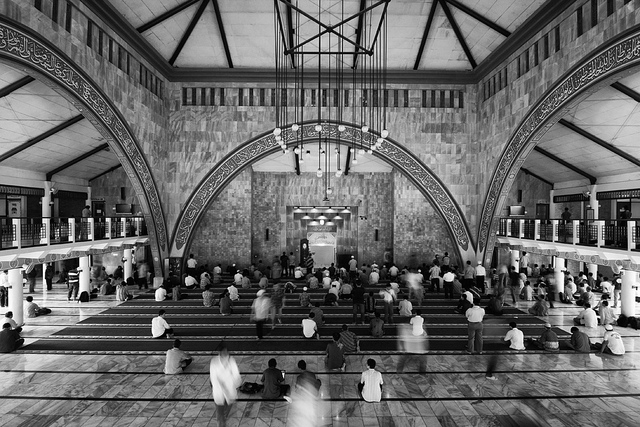 Jalan ke Masjid: Masjid Ukhuwah Islamiyah (Universitas Indonesia ...