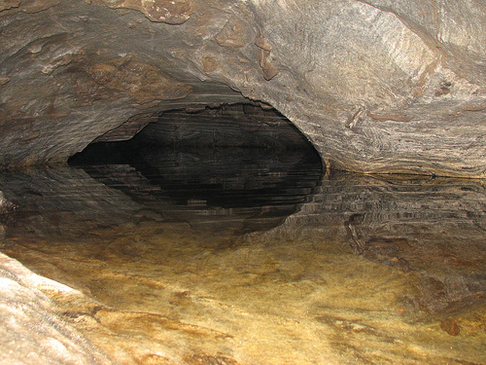 Lusk caves and Philippe Lake