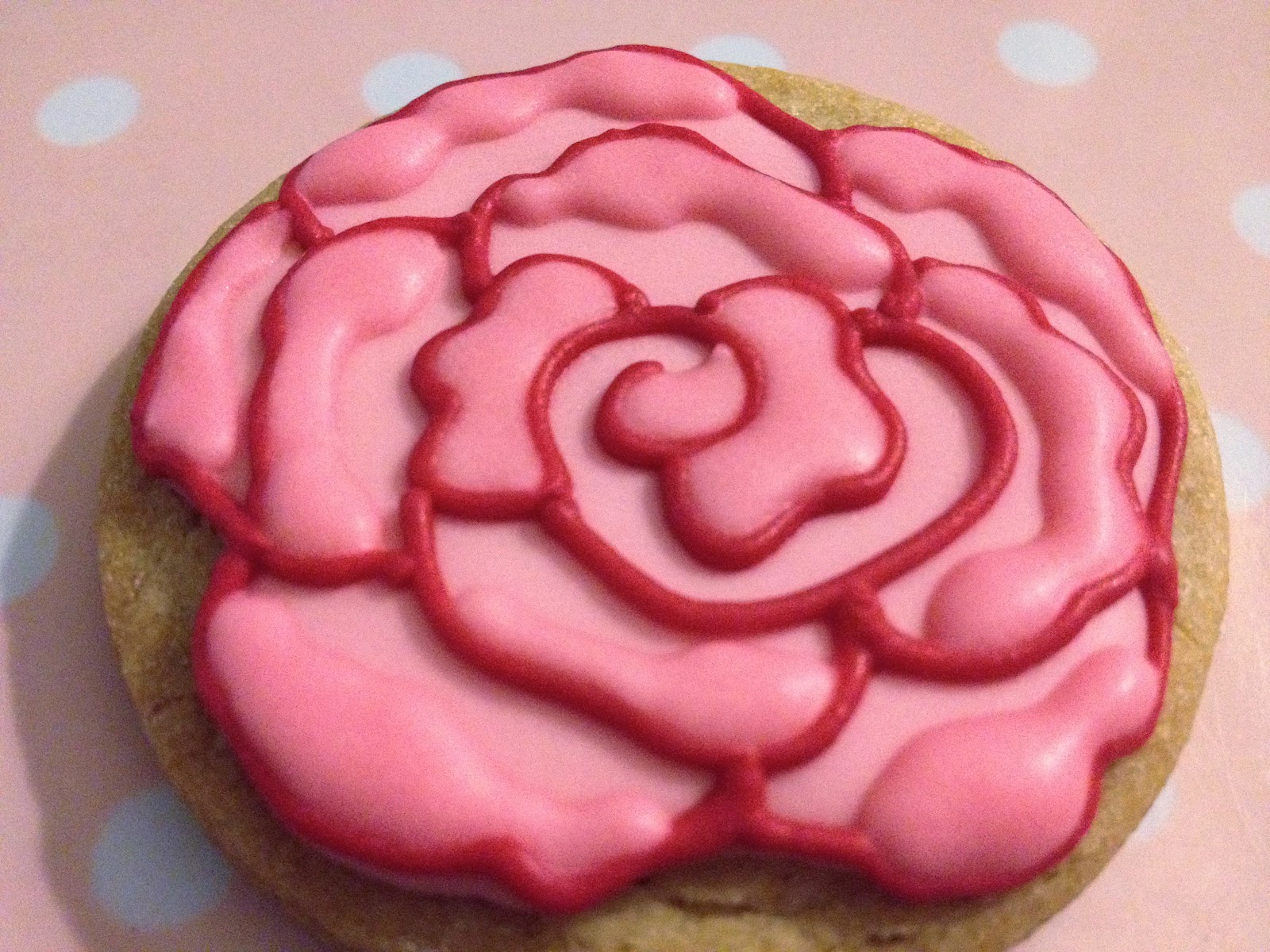 Elaine's Sweet Life: Iced Rose Cookies {Tutorial}