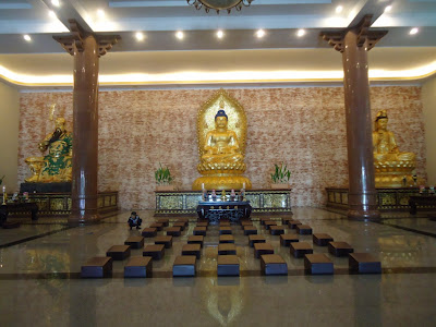 Melihat Maha Vihara Maitreya di Sudut Kota Medan - Medan Wisata ...
