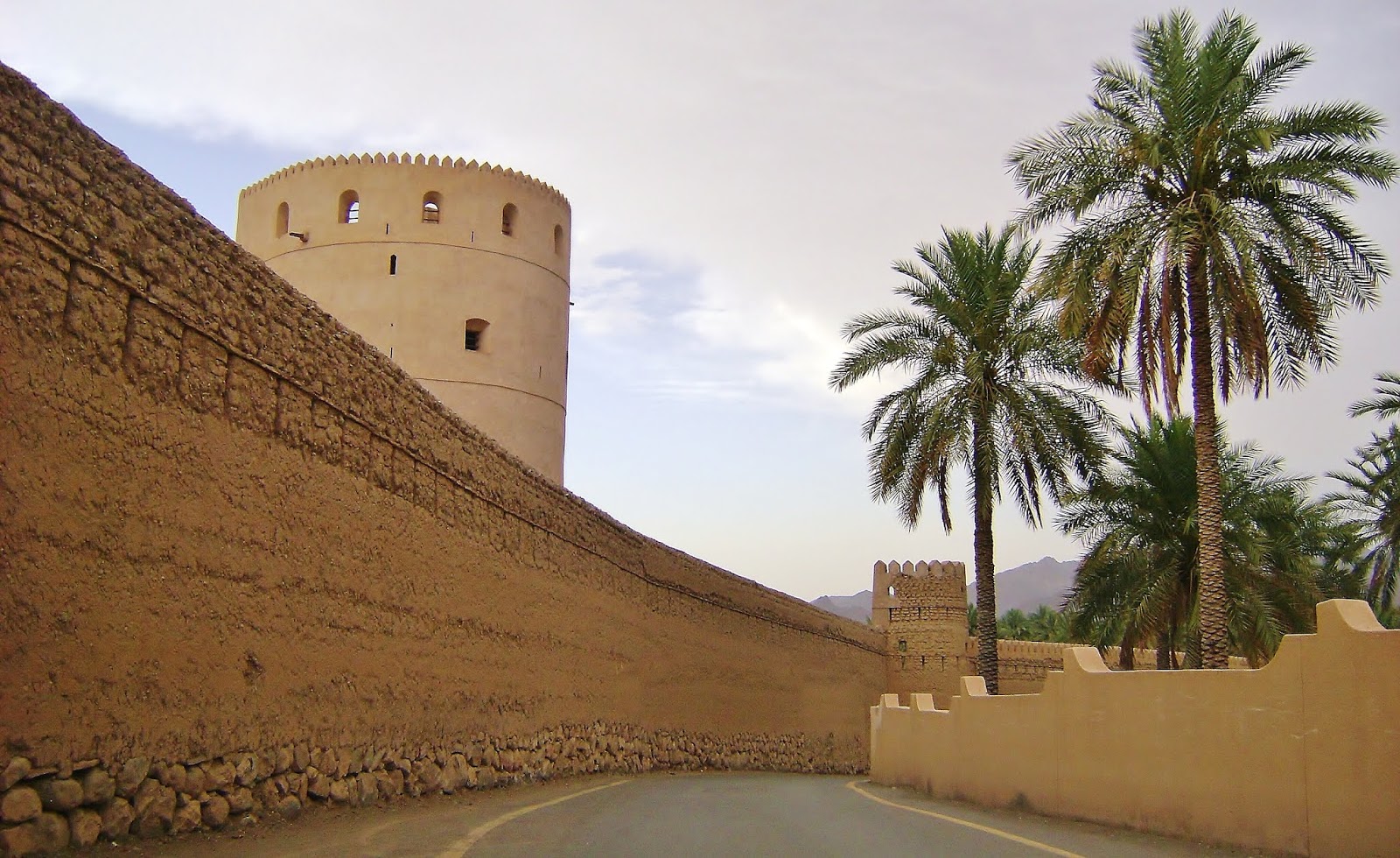 Go with Henry: Rustic Rustaq - Rural Oman at its best