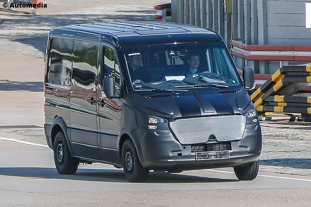 DIECIOCHO RUEDAS: DAIMLER PREPARA UNA SPRINTER ACTUALIZADA PARA EL 2018