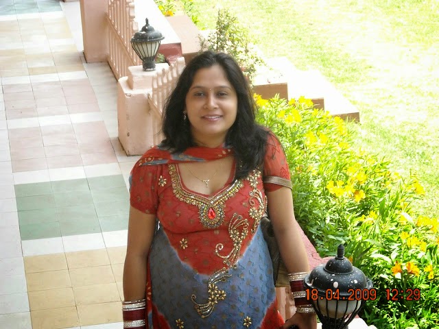 Daily Latest Posts Beauty Indian Aunties Bathing Pictures In Swimingpool Latest Collection