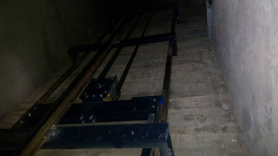 ascenseur sans local machine