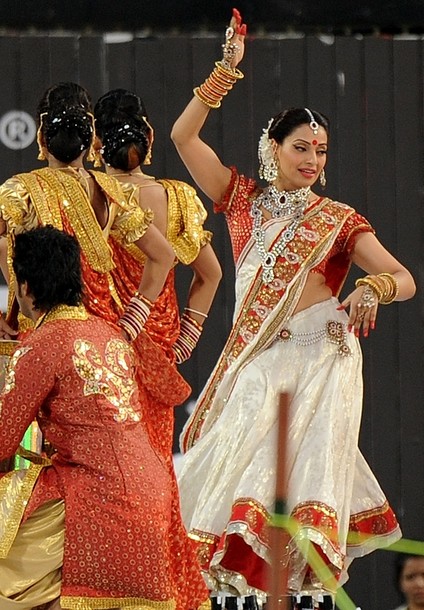 Bipasha Basu Performance Pics Sahara Stadium Inaugration - Hot ...