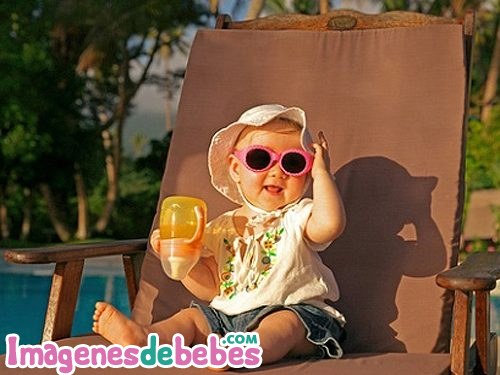 Los Bebés Y Lo Que Utilizan: Un bebé tomando el sol