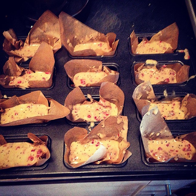 MATTYB BAKES: DINKY RASPBERRY AND LIMONCELLO CAKES