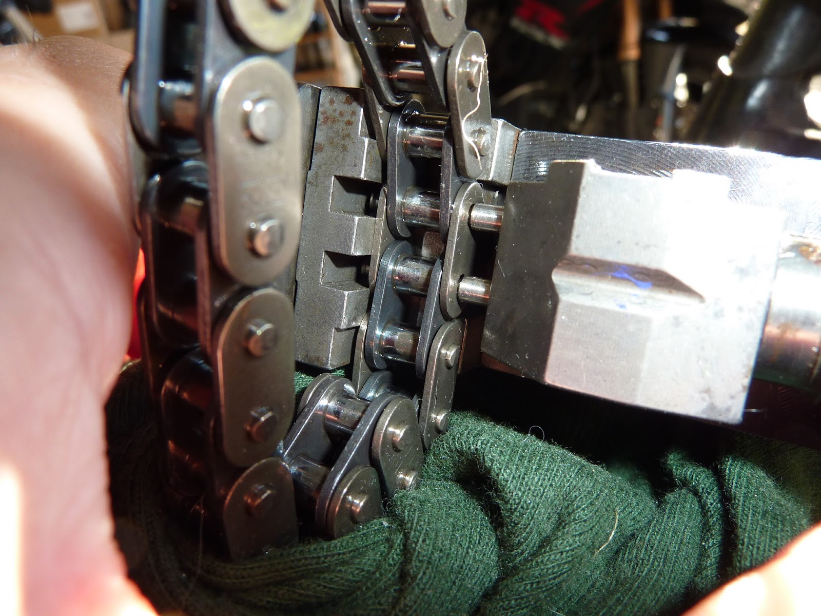 BikeTech7: How to change your camchain... or timing chain if you prefer.