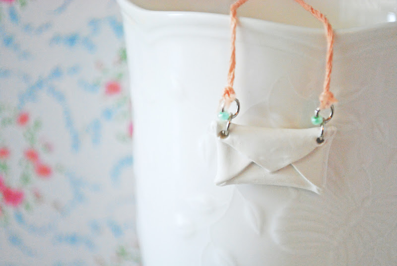 stellaire: DIY clay envelope necklace