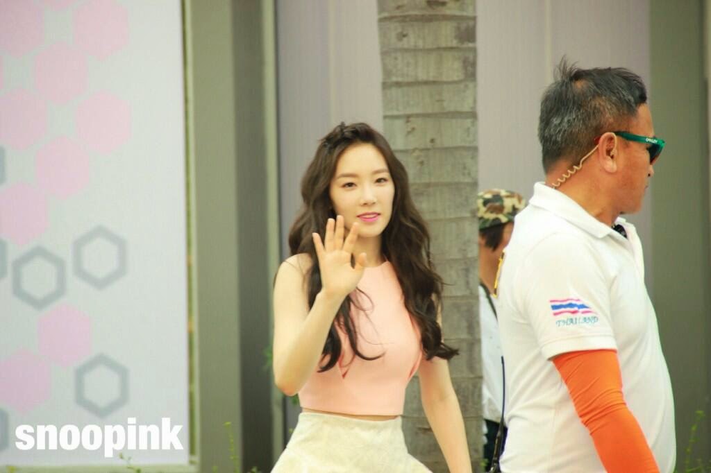 Soshi95: Taeyeon @ B-ing Commercial Filming Scene Pictures 090414