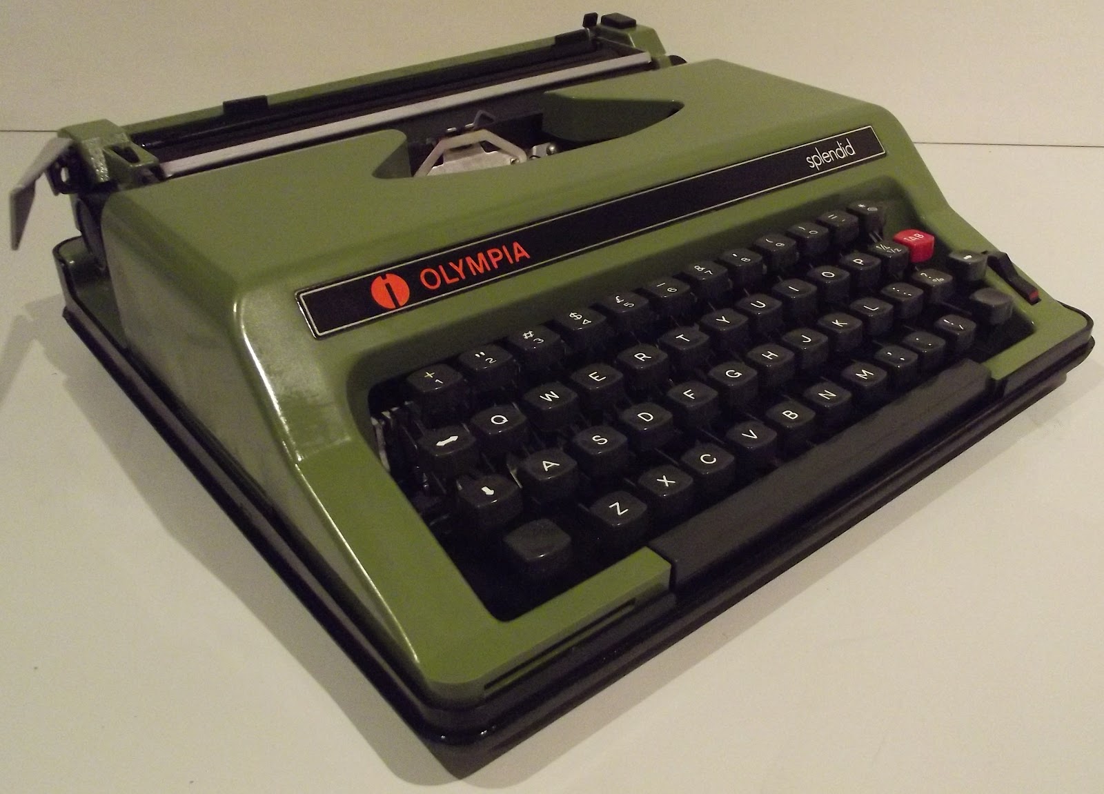 oz.Typewriter: Bangkok Posts: Ruffling Feathers with a Typewriter