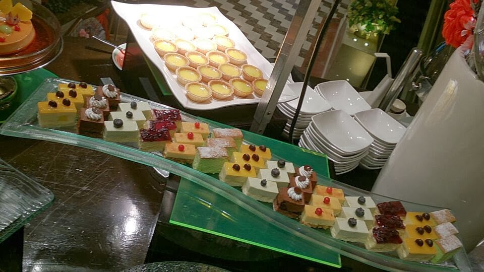 SuMMeR LoVes To Eat! Singapore Food Blog: Buffet Dinner at The Square ...