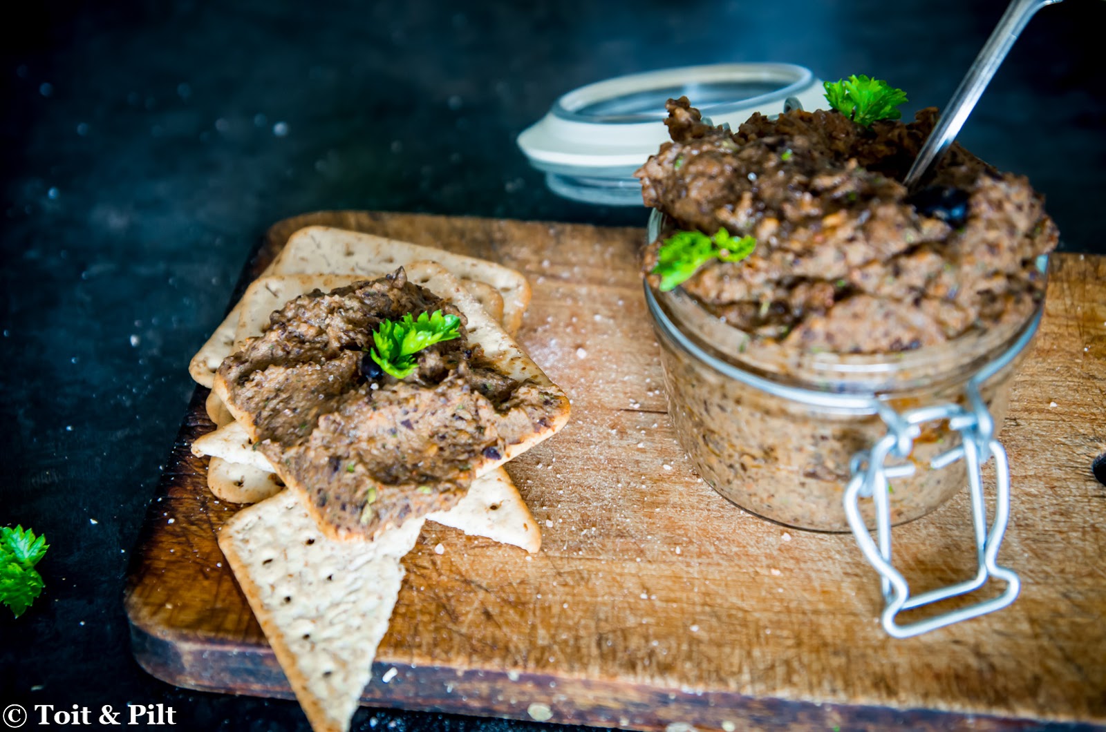 TOIT & PILT: Musta oa pasteet