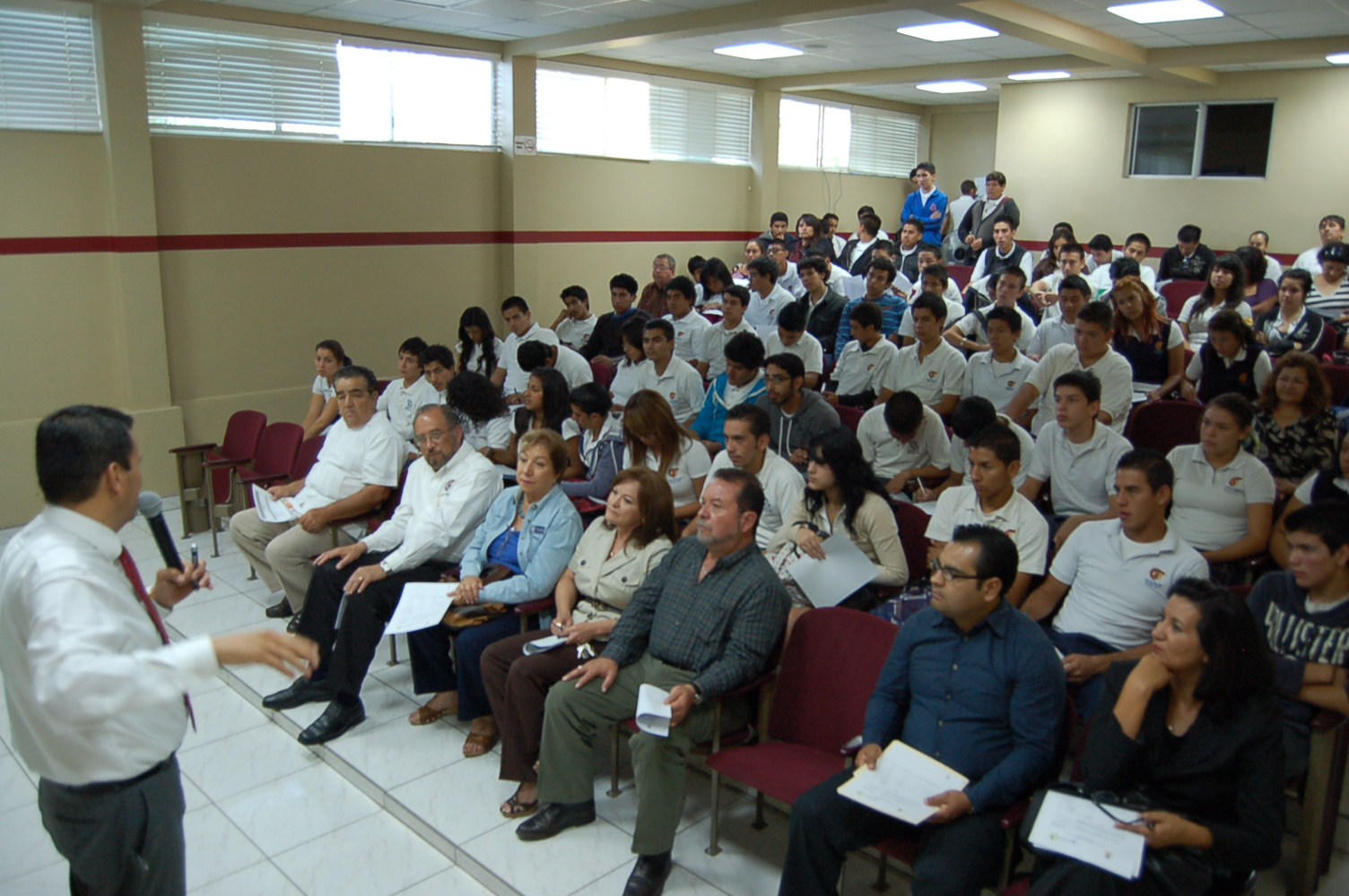 Radar Tecate News: DIRECTOR DE CETIS 25 DA INFORME DE RESULTADOS