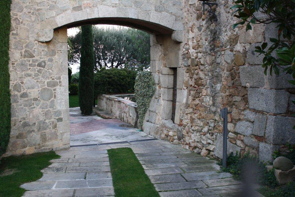 Conèixer Catalunya: TORRES MONUMENTALS DE CABRILS. MARESME