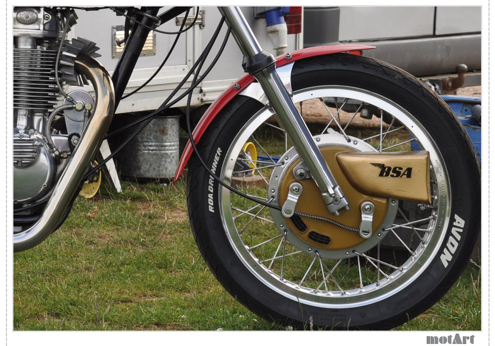 MotArt: 1971 BSA B50