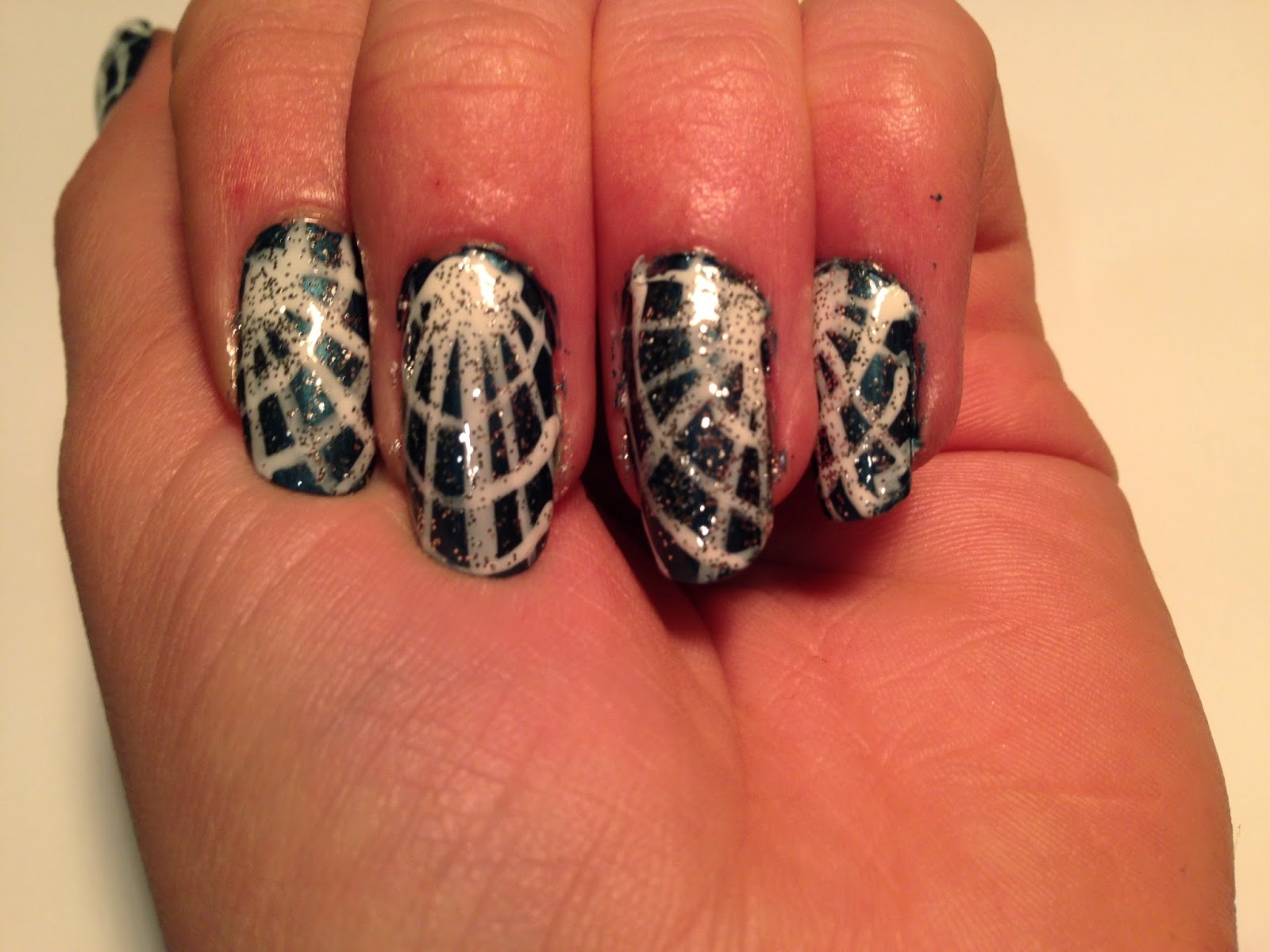 Key to Nail Art: Glitter Spider Web Nails