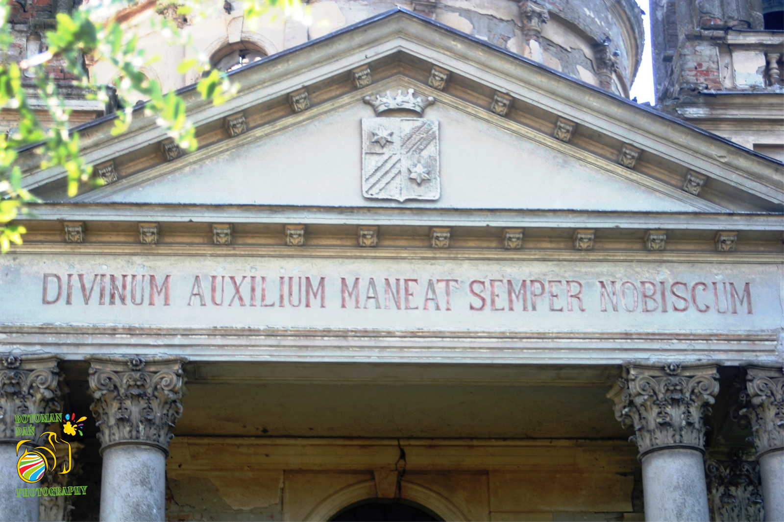 Da Culoare Vietii: Ruinele Trecutului Mausoleul de la Bobda