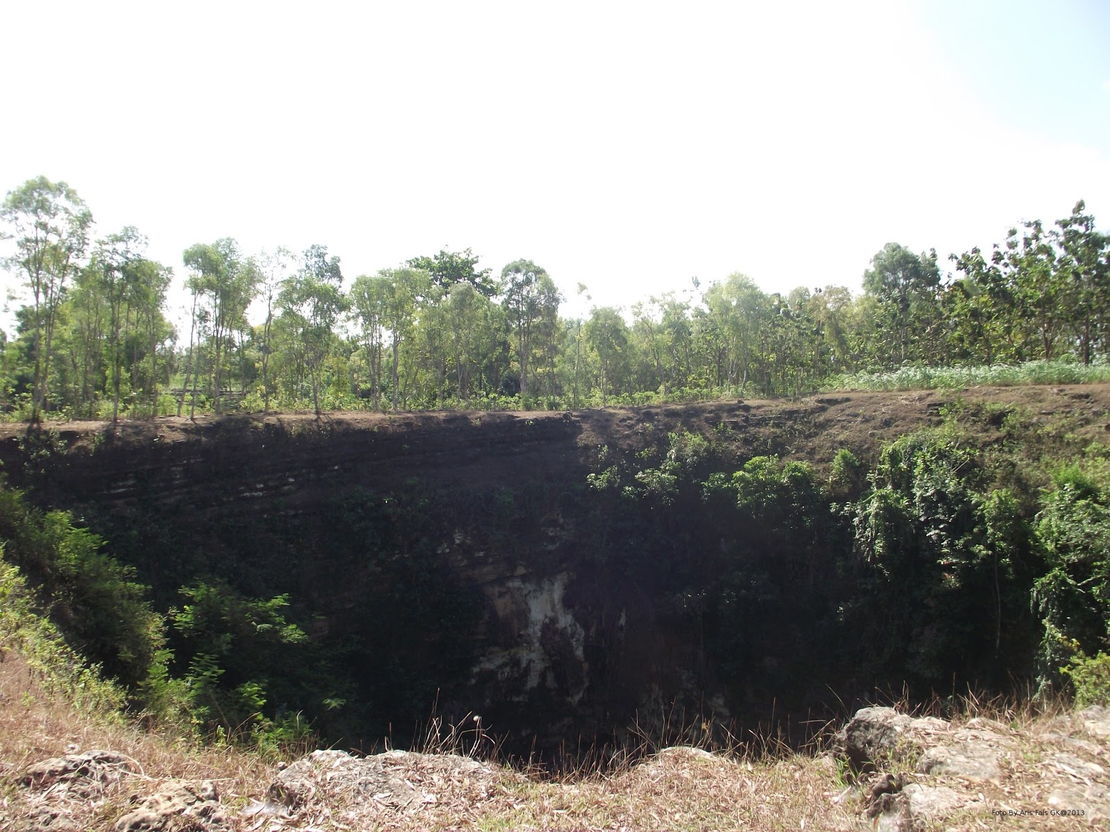 HOTEL AND BEACH TOUR GUNUNGKIDUL: GOA KARS NGINGRONG