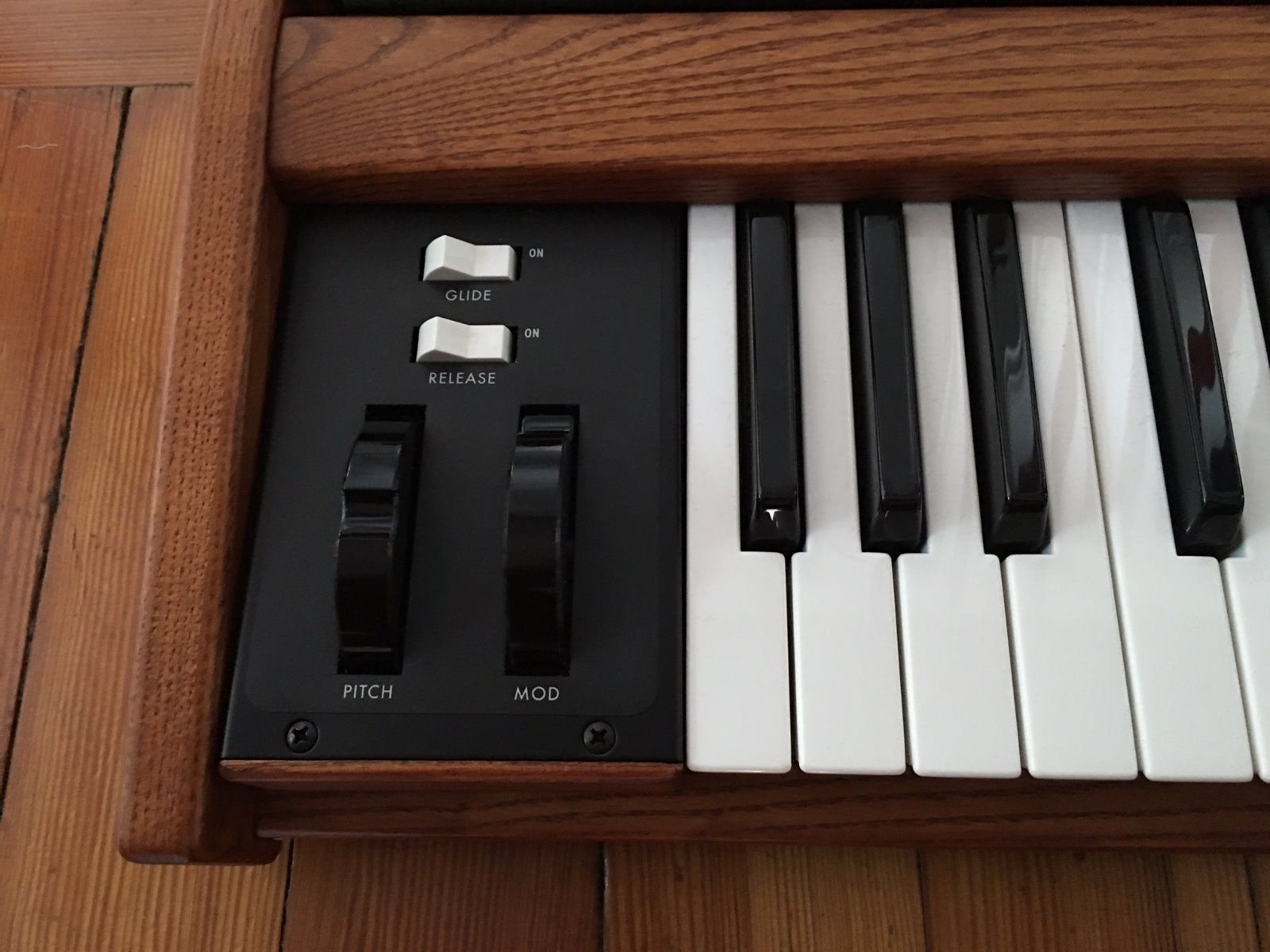 MATRIXSYNTH: Moog Minimoog Voyager Performer Edition with Original Box