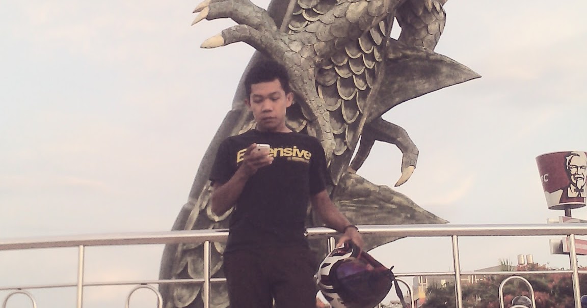Patung Naga Buton