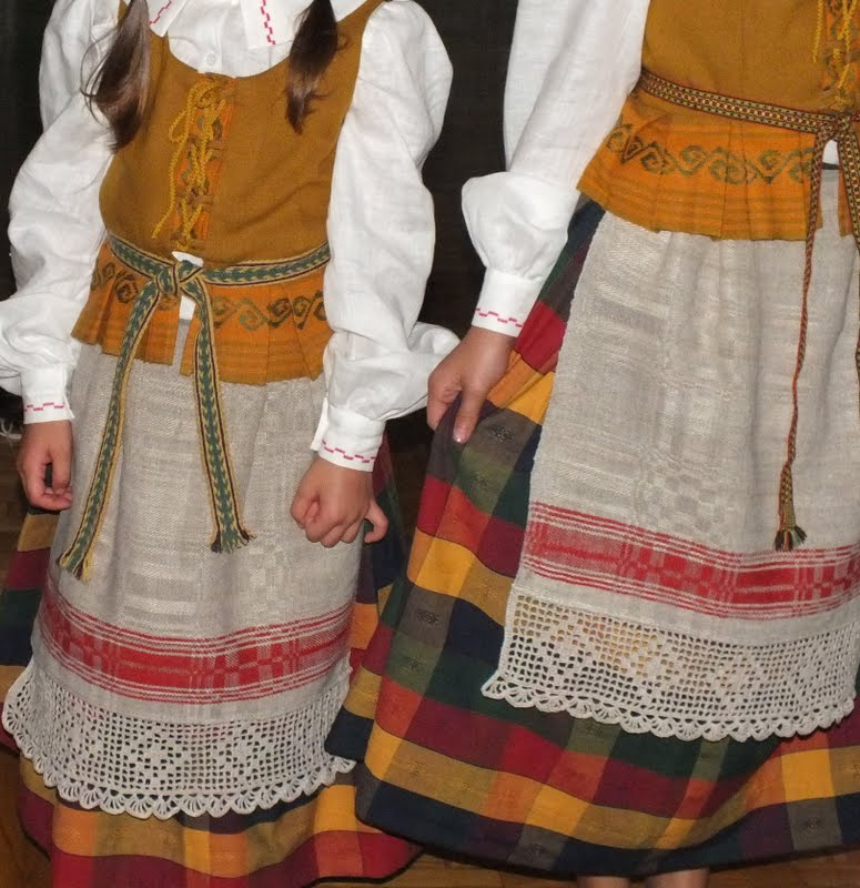 Dianos Dygsniai: Tautiniai drabužiai