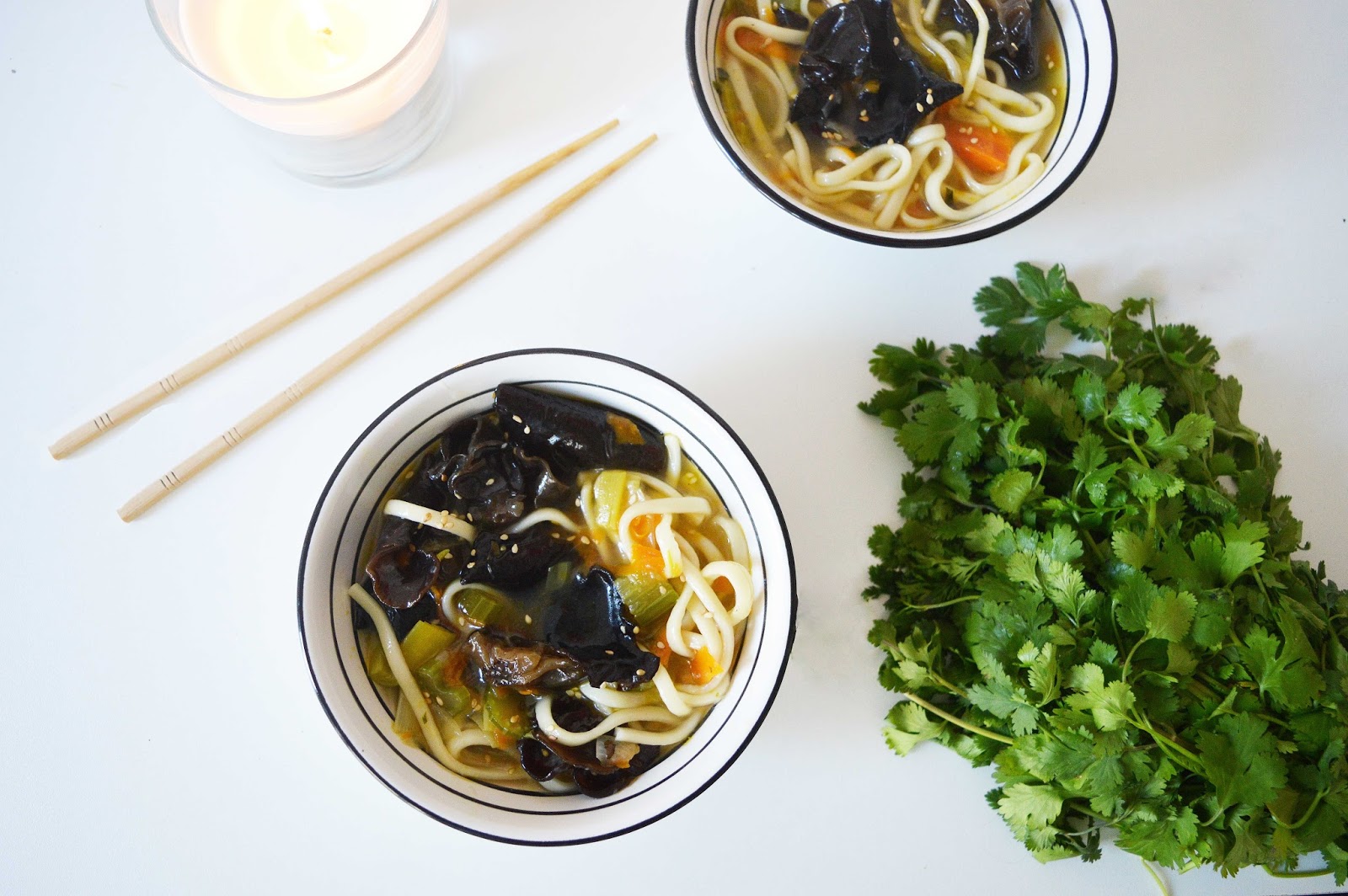 Soupe chinoise (aux pâtes udon & champignons noirs) / Vegan ~ Aly's ...
