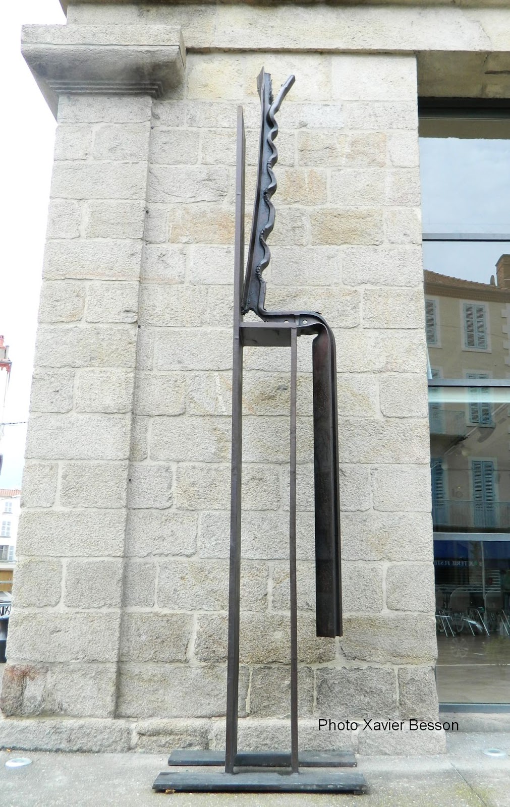 Xavier Besson Sculpteur: Yves GUERIN