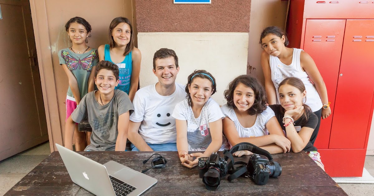 Mega Bacau: KFC continuă campania “Bucket de bine”, sustinând două case ...