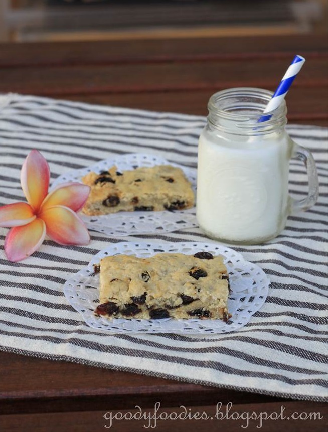 GoodyFoodies: Recipe: Chorley Cakes