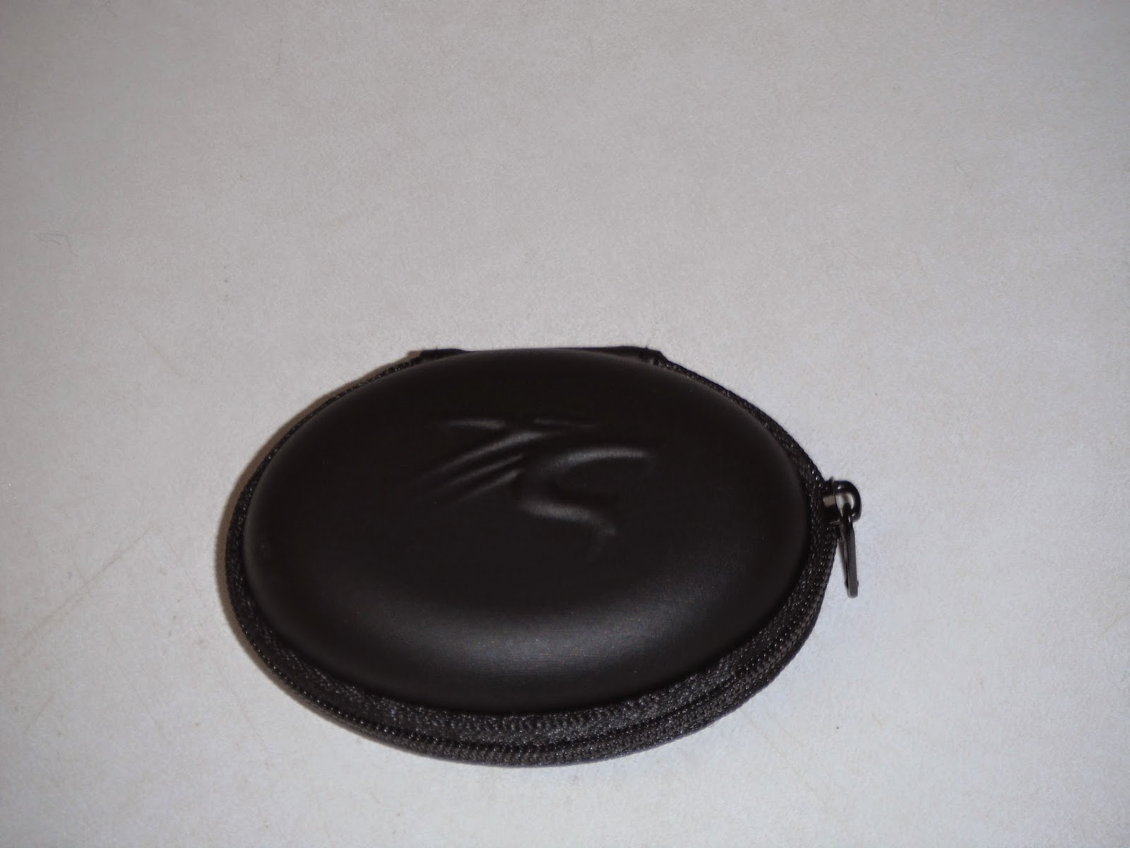 Britsy's Reviews: Review: Sentey Universal Earbud Carrying Case
