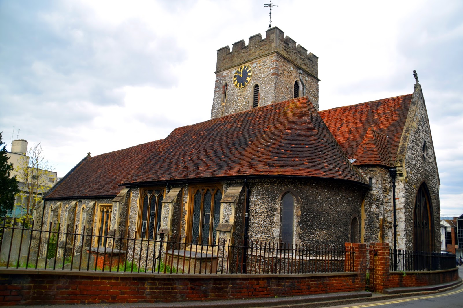 Enjoy your time with beautiful places: Guildford, the county town of Surrey