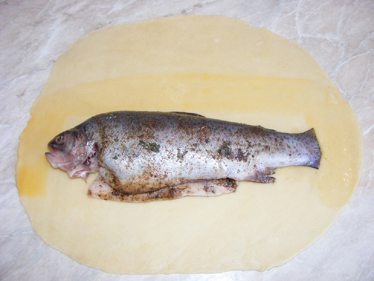 Pastrav in aluat fraged la cuptor | Preparatedevis.ro