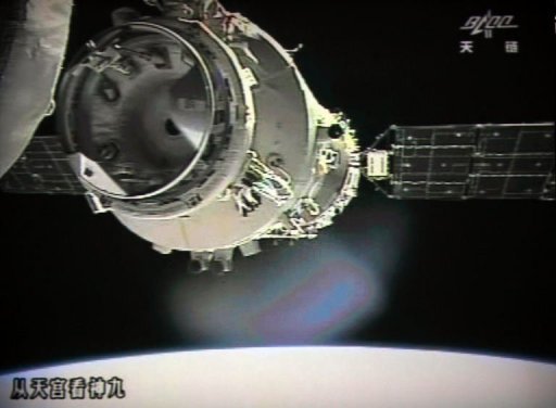 SpaceRubble: China: Shenzhou 9 Returns to Earth