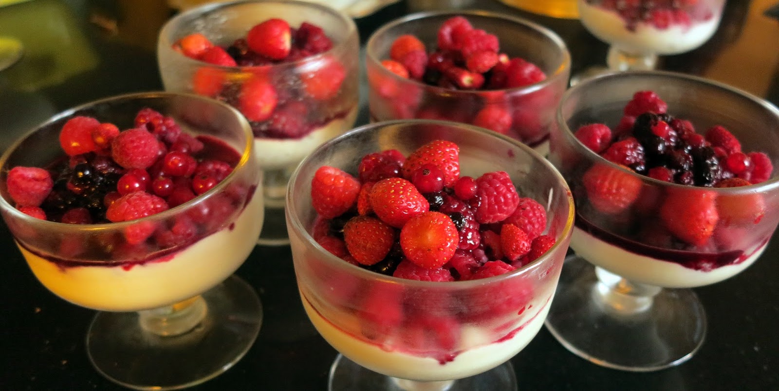 Ambiances et Gourmandises de MJ: Crème Blanche et fruits rouges