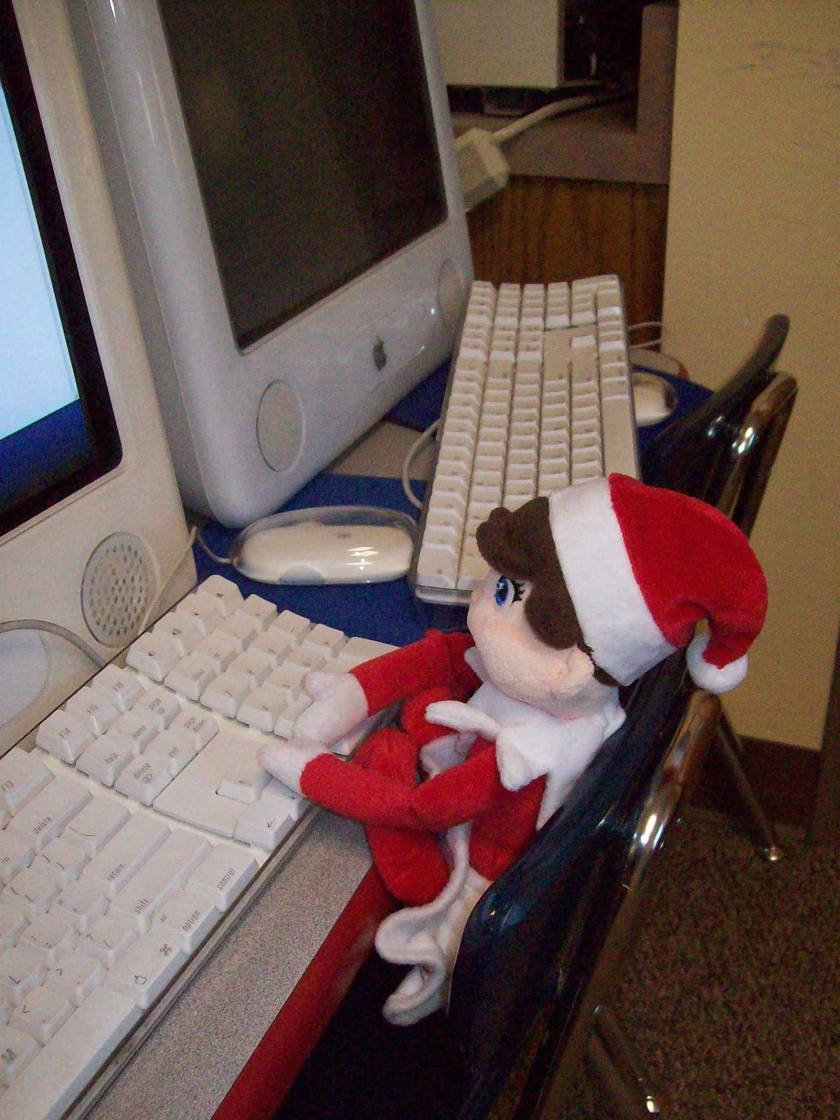 Rainbows, Reading and Rascals: Elf on the Shelf