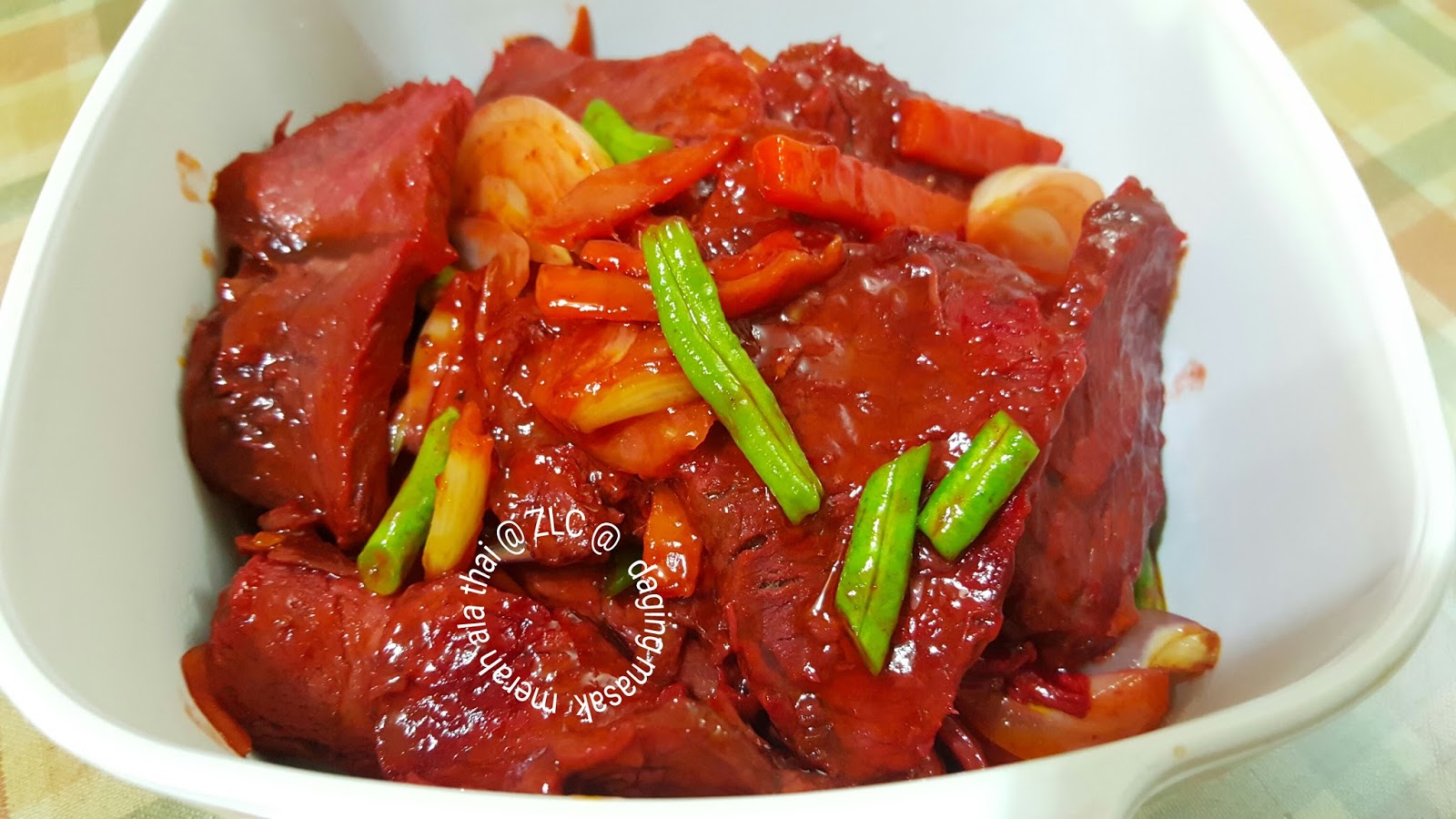 ZULFAZA LOVES COOKING: Iftar 3 : Daging masak merah ala thai, ayam ...