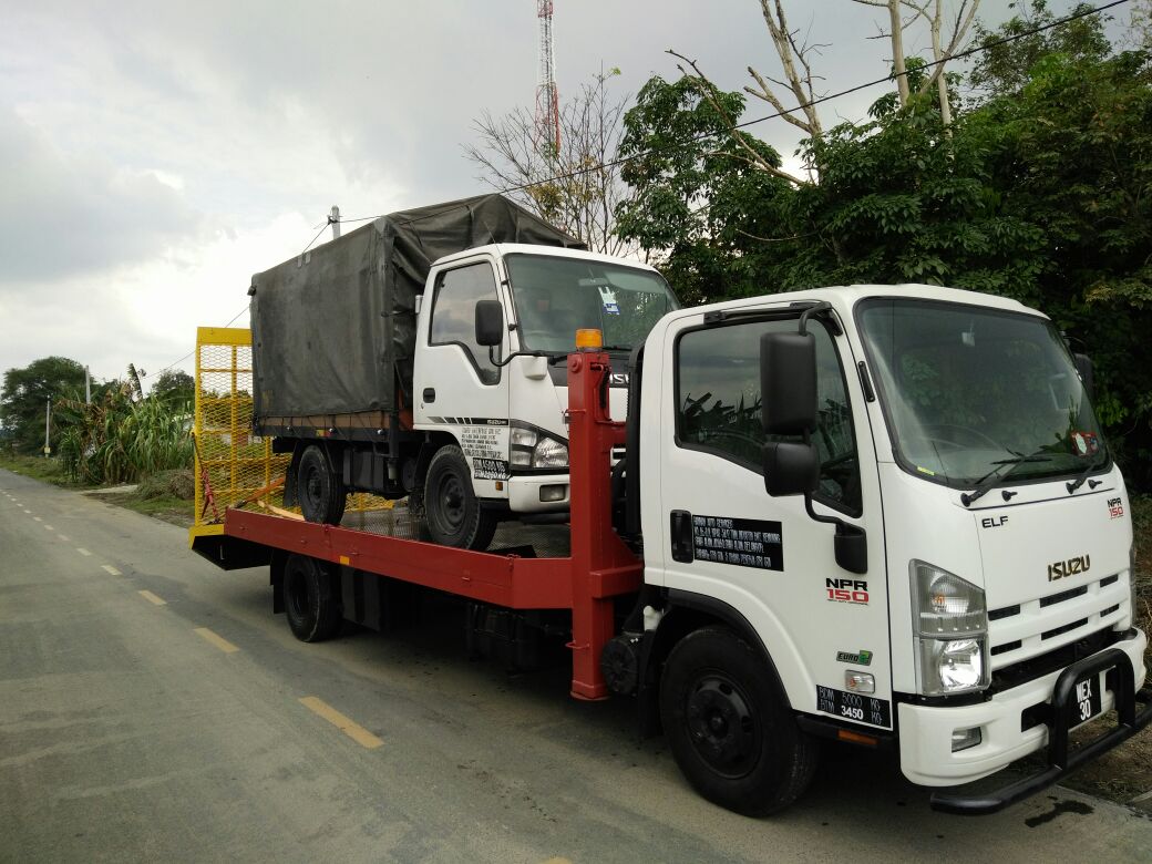 Perkhidmatan/services lori towing carrier: Towing / Lori Carrier