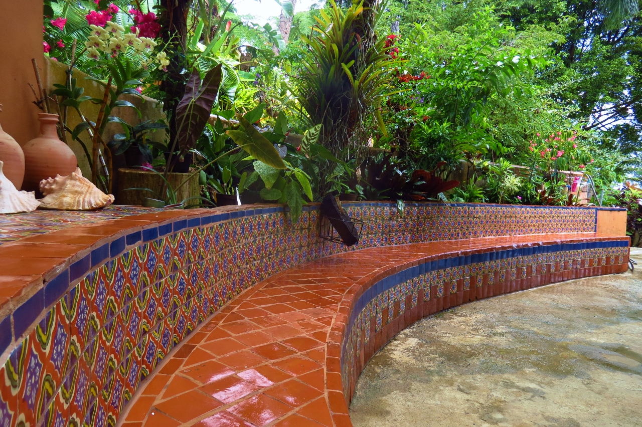 1000+ images about Tiled Benches and Fountains on Pinterest | Mexican ...
