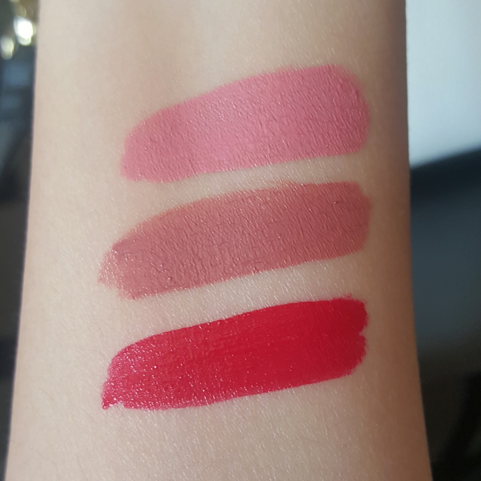 RIDZI MAKEUP: ESSENCE XXXL LONG LASTING LIPGLOSS MATTE EFFECT REVIEW