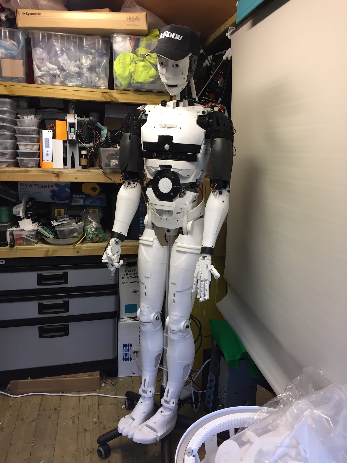 InMoov on a new stand [with legs!]