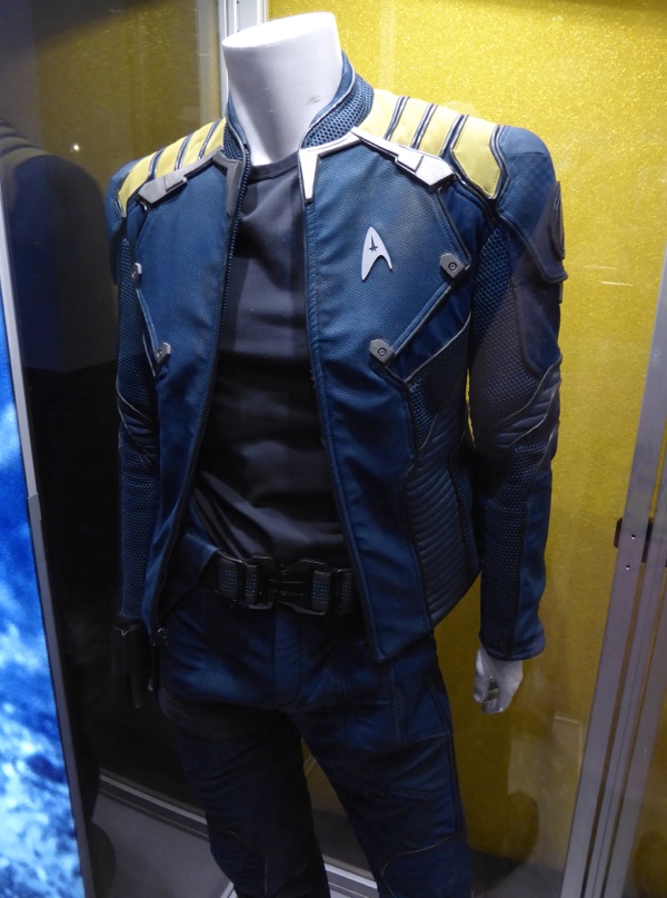 Hollywood Movie Costumes and Props: Idris Elba and Chris Pine Star Trek ...