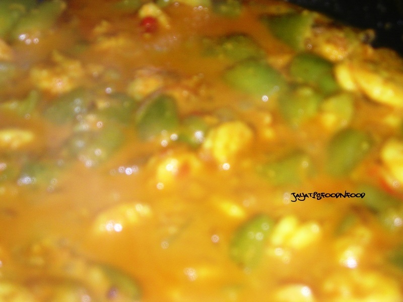 Jayati's Food Journey - Enjoy!!!: Jhinge Chingri-Prawn with Ridge gourd