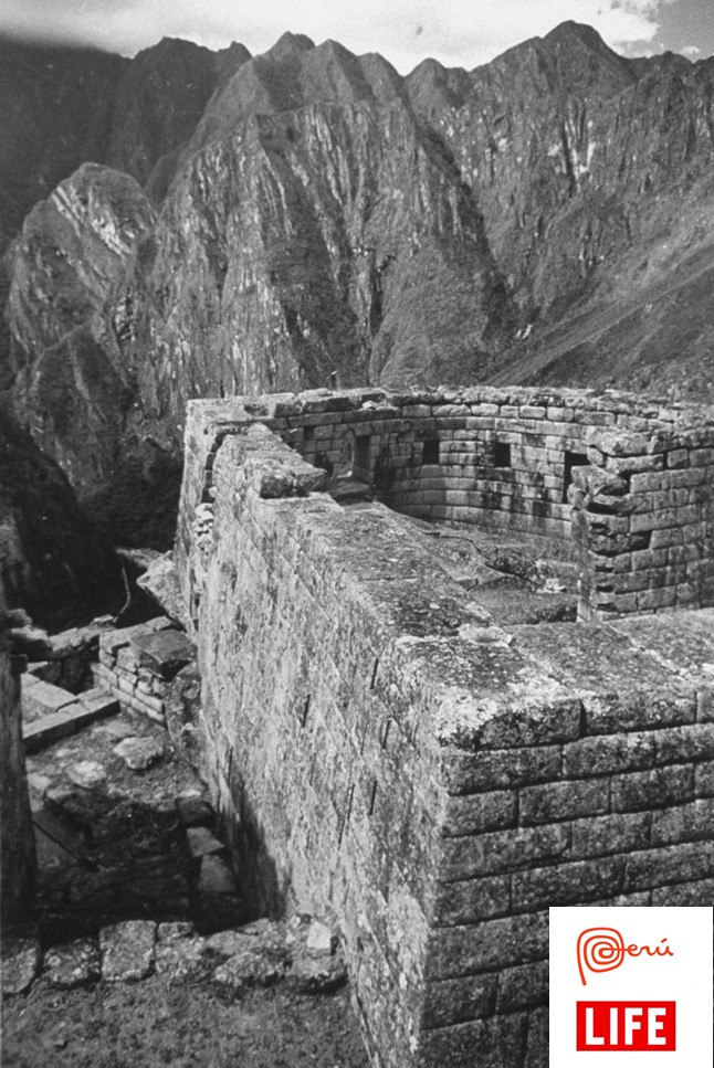 Torreón semi circular Machu Picchu 1945 Frank Scherschel