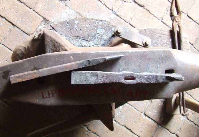 Lipiński Metal Art: Dolabra. Rzymski topór – kilof, Roman axe – pickaxe