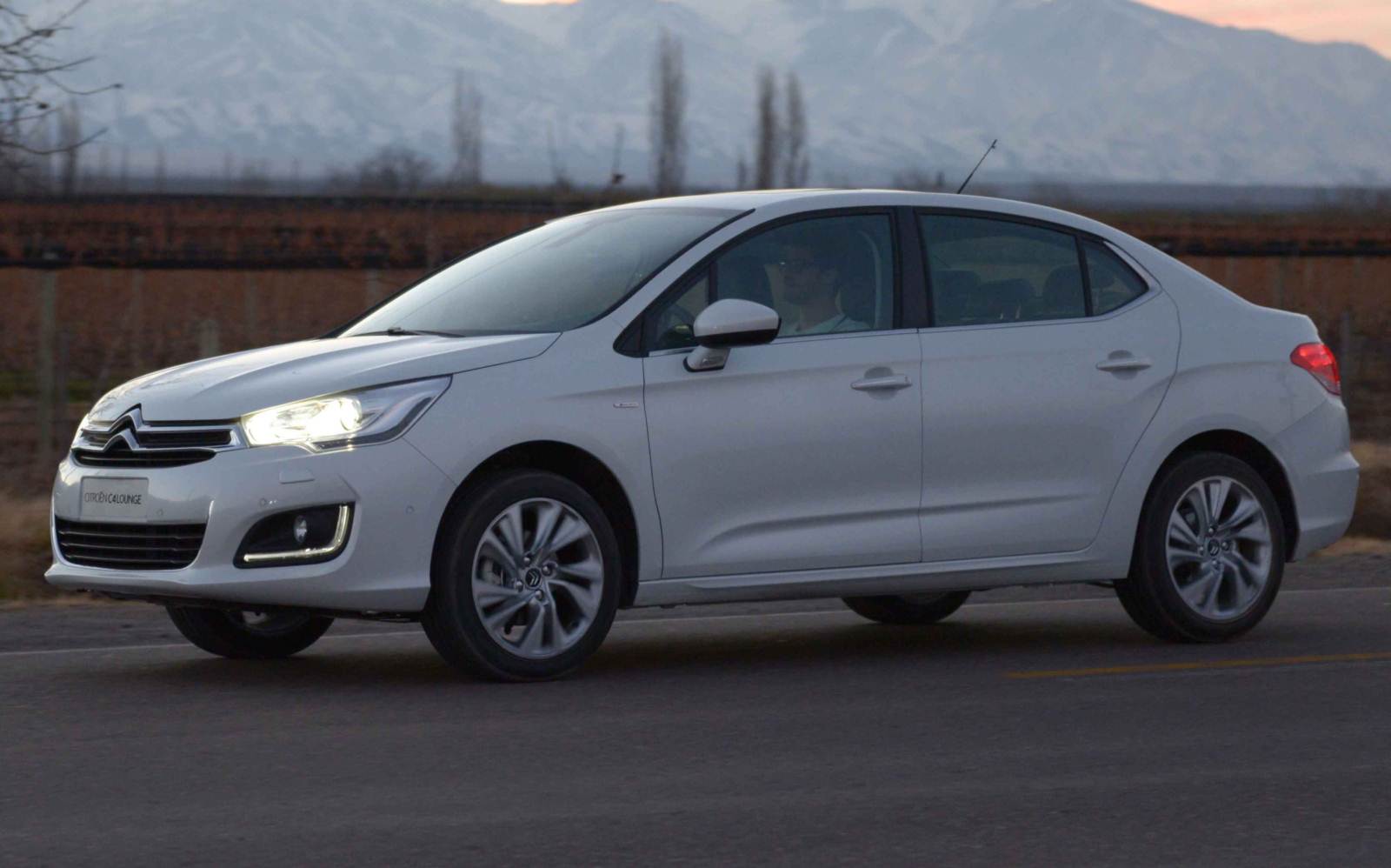 Citroen C4 Lounge Turbo terá versão mais barata Tendance
