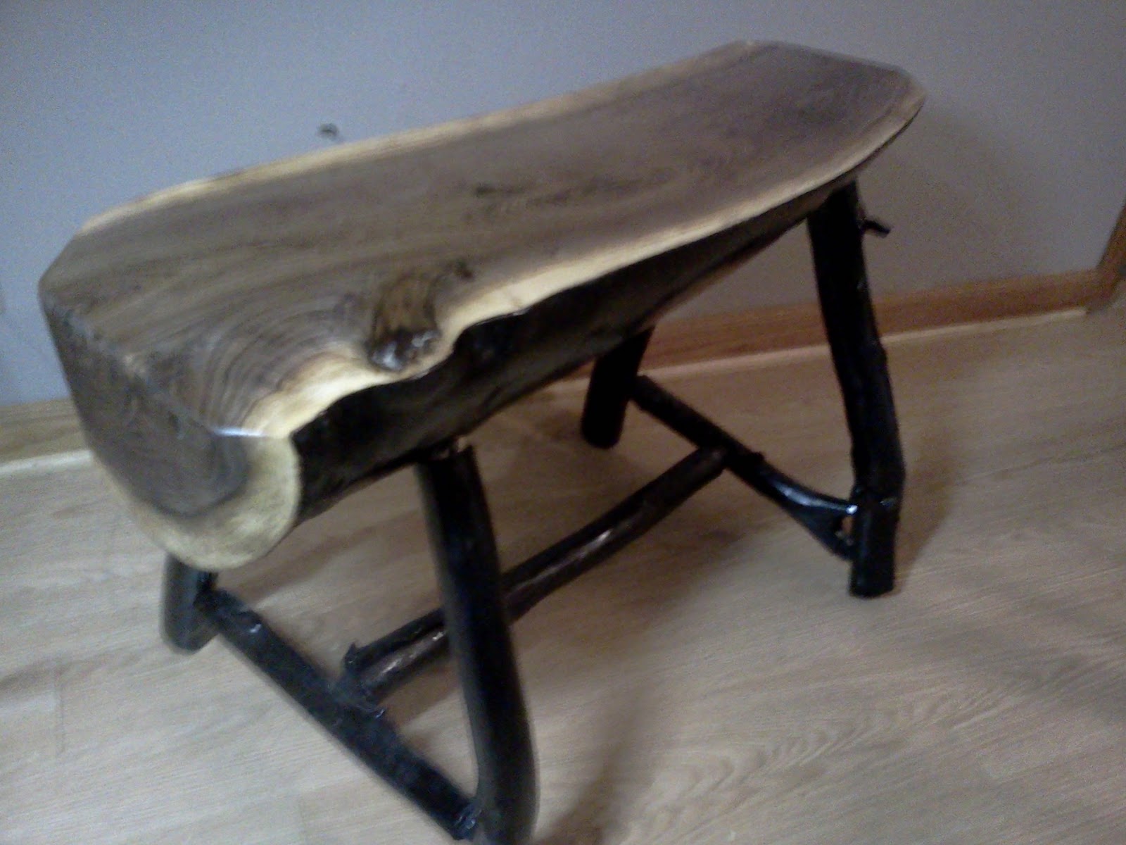 Handmade Rustic & Log Furniture: Two Tone Wallnut Indoor/Outdoor Log Bench