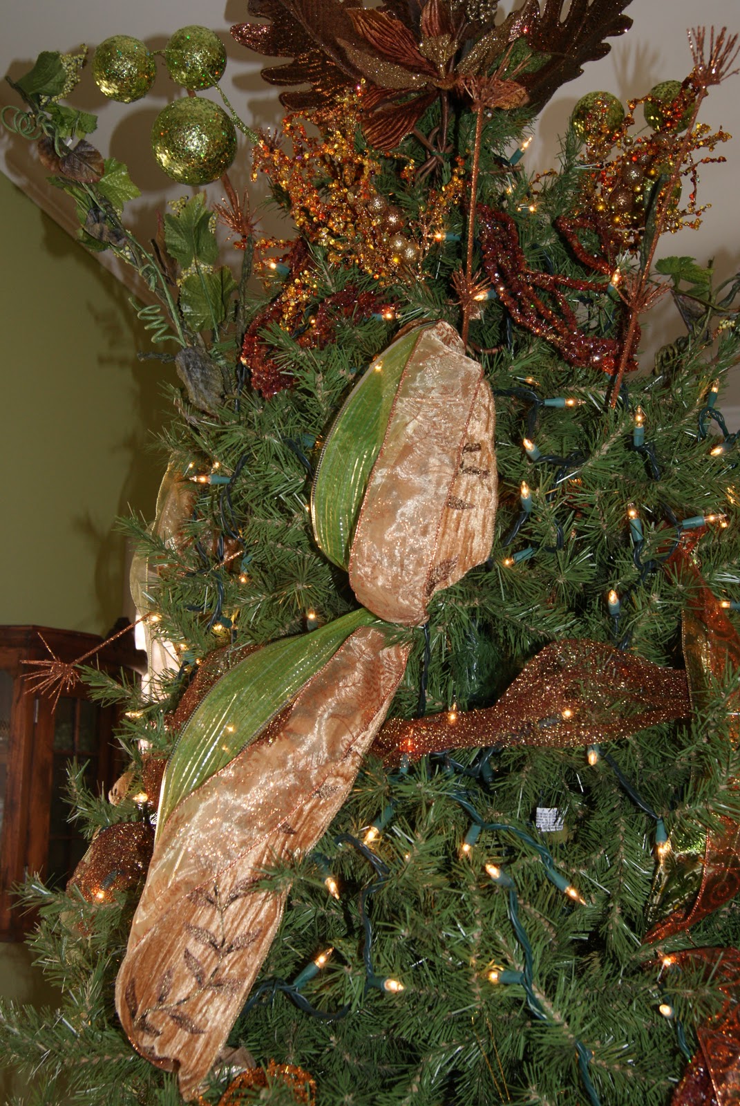 It's the Little Things: How to Layer a Christmas Tree