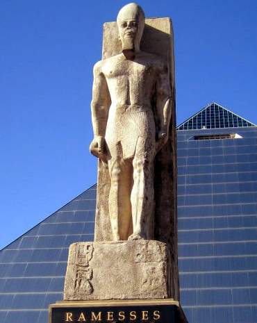 Every Day Is Special: November 30, 2011 - Statue of Ramses II Discovered