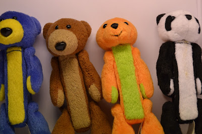 PEZ-files: Fuzzy Friends - Bears complite pez set